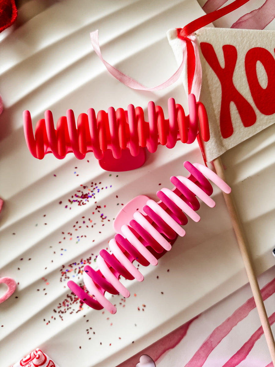 More Amour • Classic Claw – Ruby Red & Co.